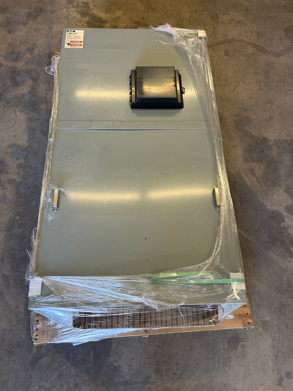 Eaton 3PMBE1200R 3PH 1200A EUSERC Main Disconnect w/ARMS Maintenance M