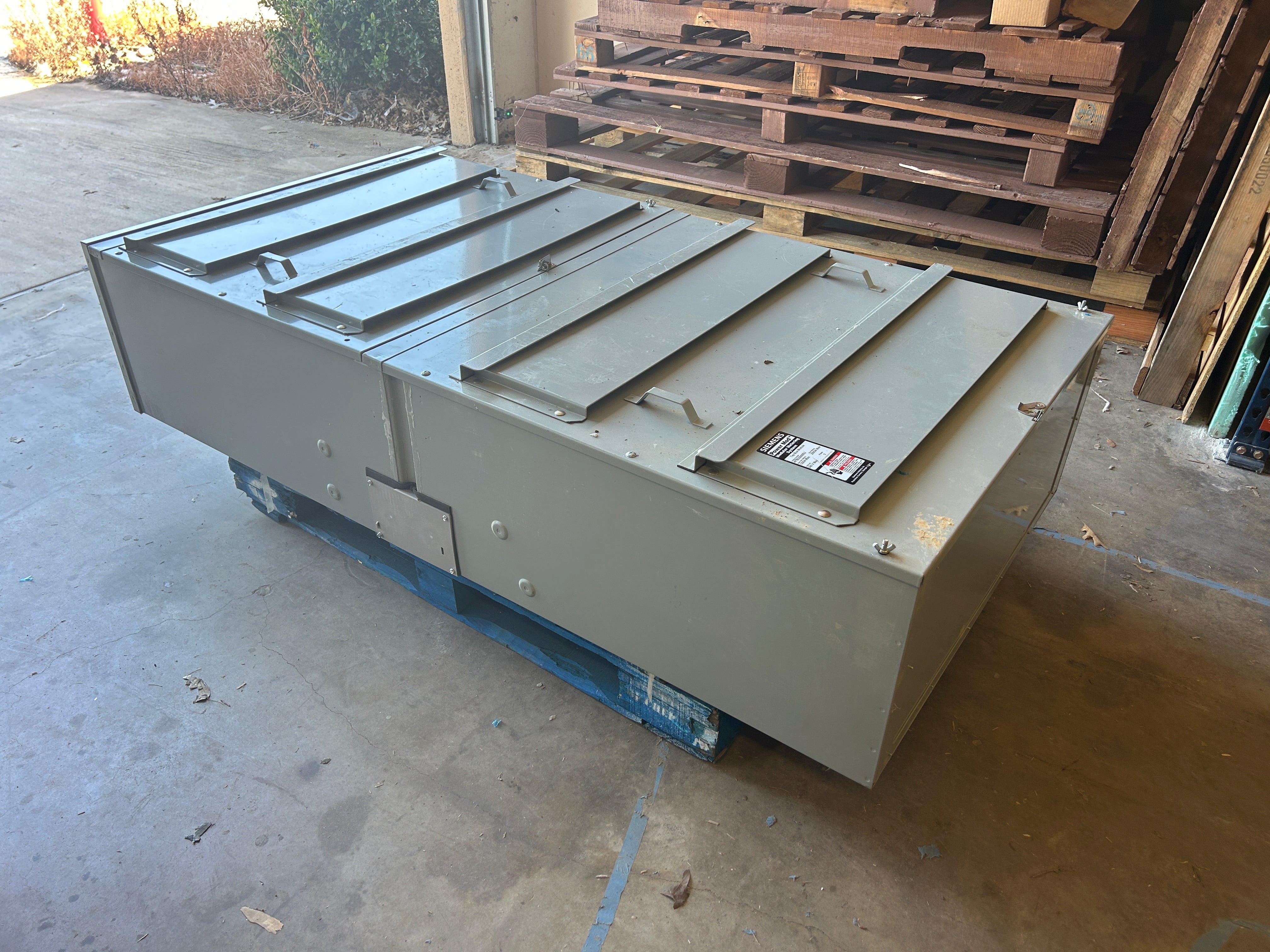 SIEMENS WTB32000BU EUSERC Rated 2000A 3PH UG Tap Box for Modular Meter