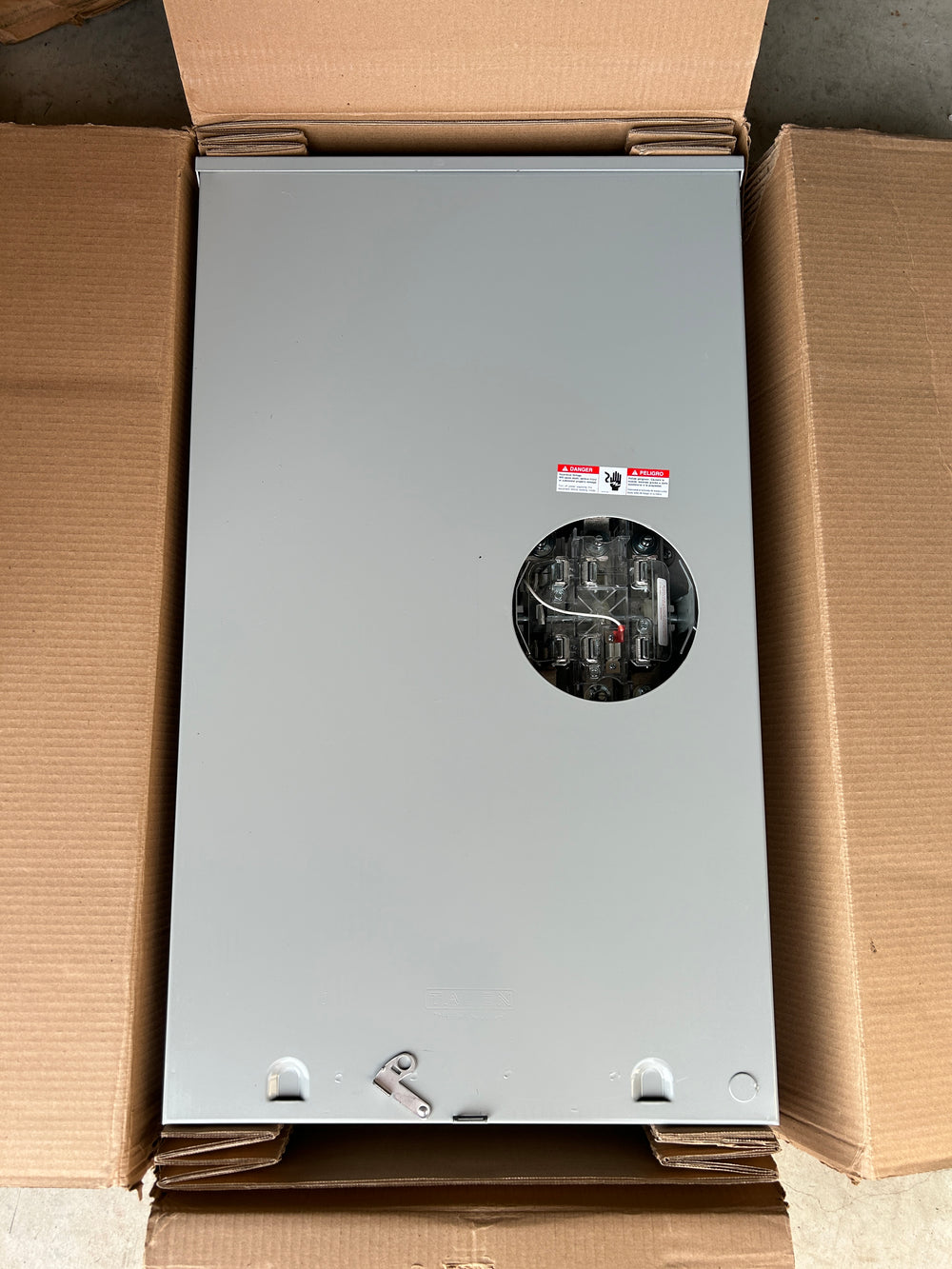 Siemens 48707-02 3 Phase 320A Continuous 600V AC Ringless Meter Socket